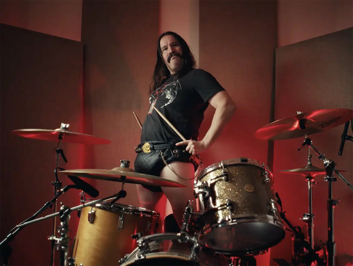 Liquid Death táo bạo với chiếc tã quần, Pepsi thách thức Coca - Cola