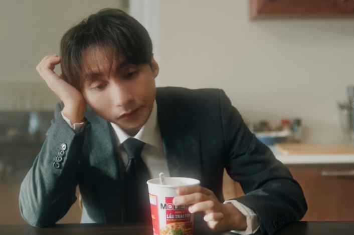 BREAKING NEWS: Mì ly Modern xuất hiện khéo léo trong bản hit của Sơn Tùng M-TP; ĐH Quốc gia Hà ...